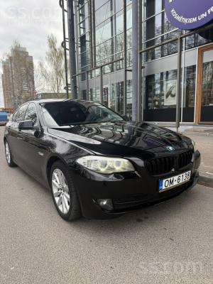 Black BMW 525 2010 in Riga, with an engine capacity of 3.00 L and mileage of 0 thousand km for 8500 €, photo 3 on AUTOMOTO.COM.LV