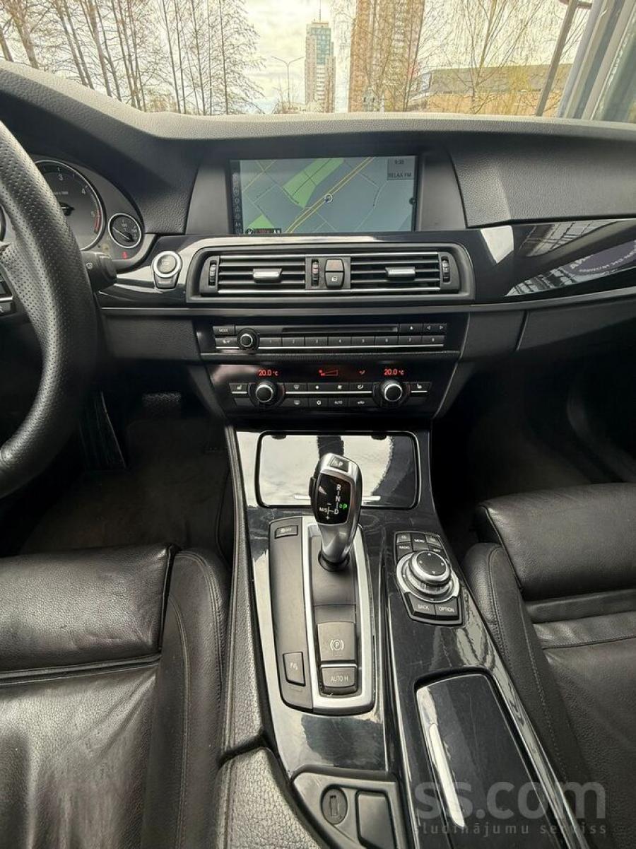 Black BMW 525 2010 in Riga, with an engine capacity of 3.00 L and mileage of 0 thousand km for 8500 €, photo 6 on AUTOMOTO.COM.LV