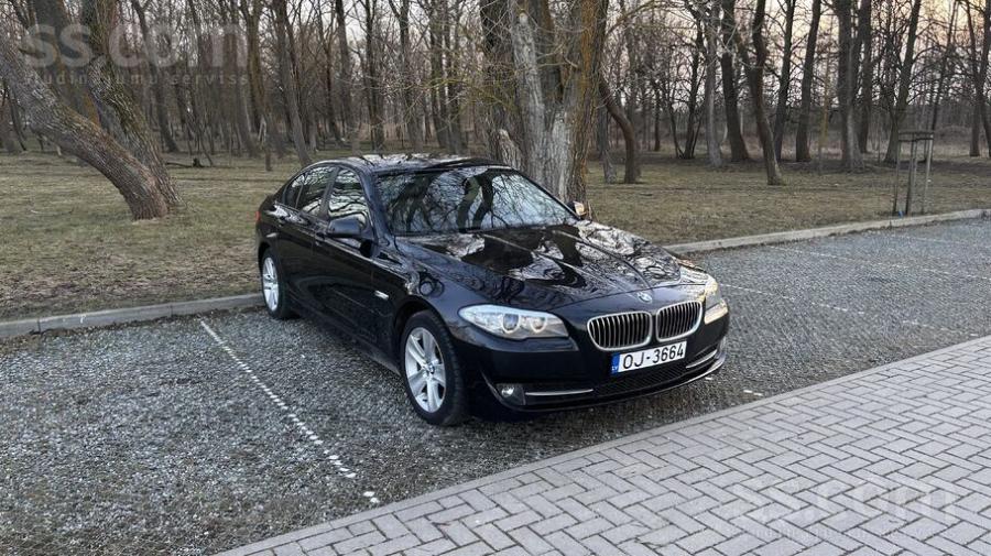 Melns BMW 525 2010 Liepāja, ar dzinēja tilpumu 3.00 L un nobraukumu 314 tūkst. km par 7800 €, foto 4 vietnē AUTOMOTO.COM.LV