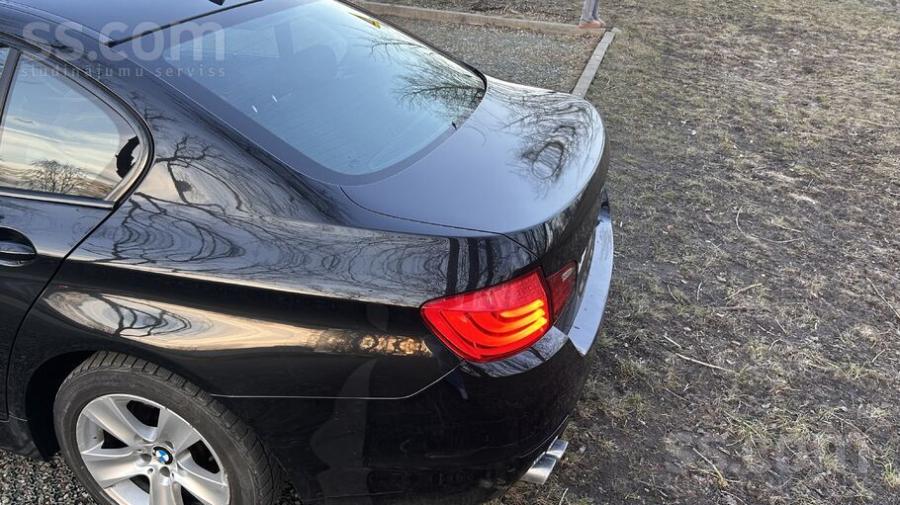 Melns BMW 525 2010 Liepāja, ar dzinēja tilpumu 3.00 L un nobraukumu 314 tūkst. km par 7800 €, foto 9 vietnē AUTOMOTO.COM.LV