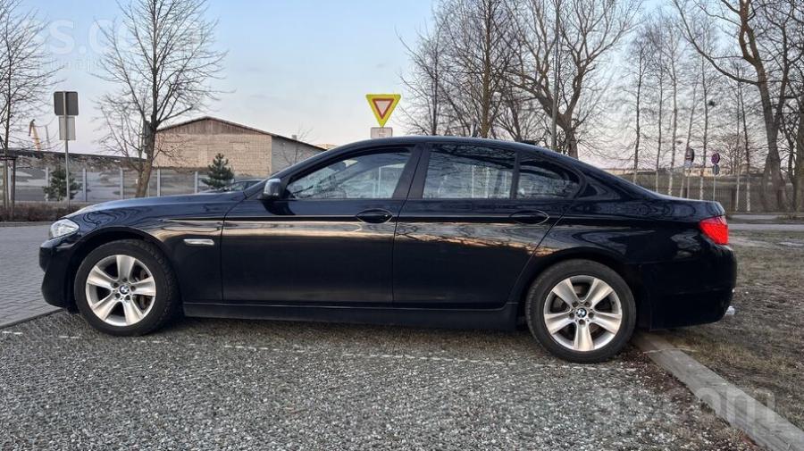 Melns BMW 525 2010 Liepāja, ar dzinēja tilpumu 3.00 L un nobraukumu 314 tūkst. km par 7800 €, foto 10 vietnē AUTOMOTO.COM.LV