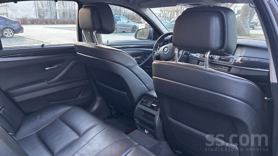 Melns BMW 525 2010 Liepāja, ar dzinēja tilpumu 3.00 L un nobraukumu 314 tūkst. km par 7800 €, foto 19 vietnē AUTOMOTO.COM.LV