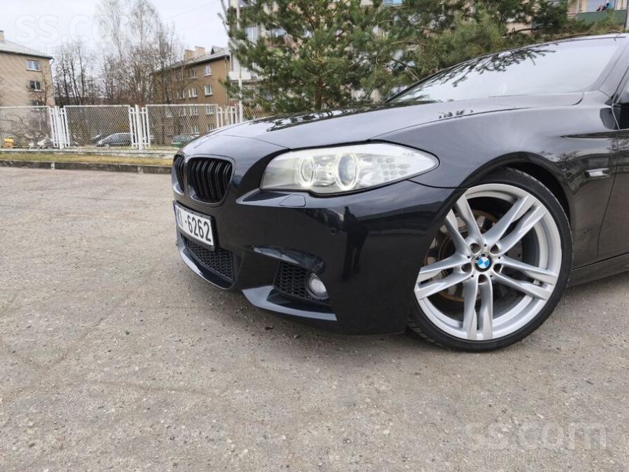 Черный БМВ 525 2010 в Даугавпилс, объемом двигателя 3.00 л и пробегом 277 тыс. км за 9800 €, фото 3 на AUTOMOTO.COM.LV