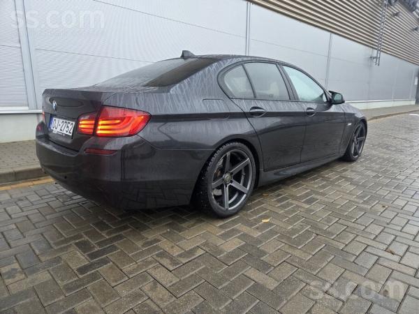 Melns BMW 525 2010 Rīga, ar dzinēja tilpumu 3.00 L un nobraukumu 270 tūkst. km par 10500 €, foto 5 vietnē AUTOMOTO.COM.LV