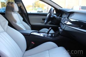 Black BMW 525 2010 in Riga, with an engine capacity of 3.00 L and mileage of 255 thousand km for 8950 €, photo 11 on AUTOMOTO.COM.LV