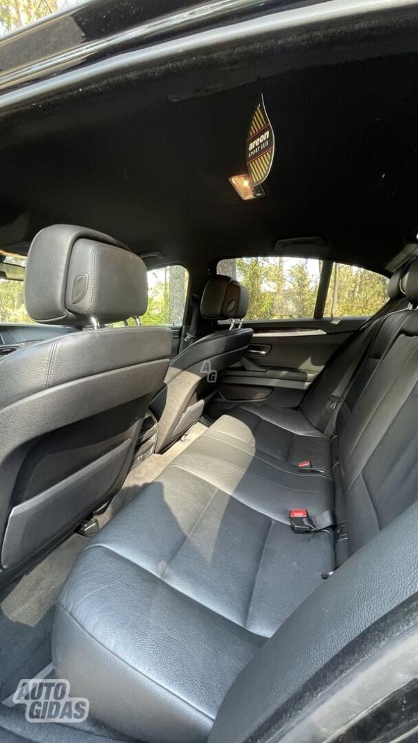 Black BMW 525 2010 in Druskininkai, with an engine capacity of 3.00 L and mileage of 295 thousand km for 9700 €, photo 10 on AUTOMOTO.COM.LV