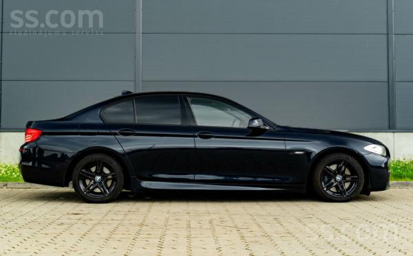 Black BMW 525 2011 in Riga, with an engine capacity of 3.00 L and mileage of 205 thousand km for 12990 €, photo 9 on AUTOMOTO.COM.LV