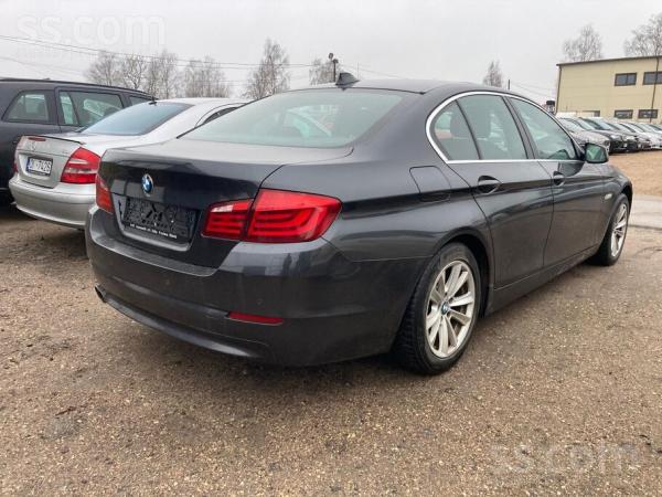Black BMW 525 2011 in Riga, with an engine capacity of 3.00 L and mileage of 235 thousand km for 9990 €, photo 4 on AUTOMOTO.COM.LV