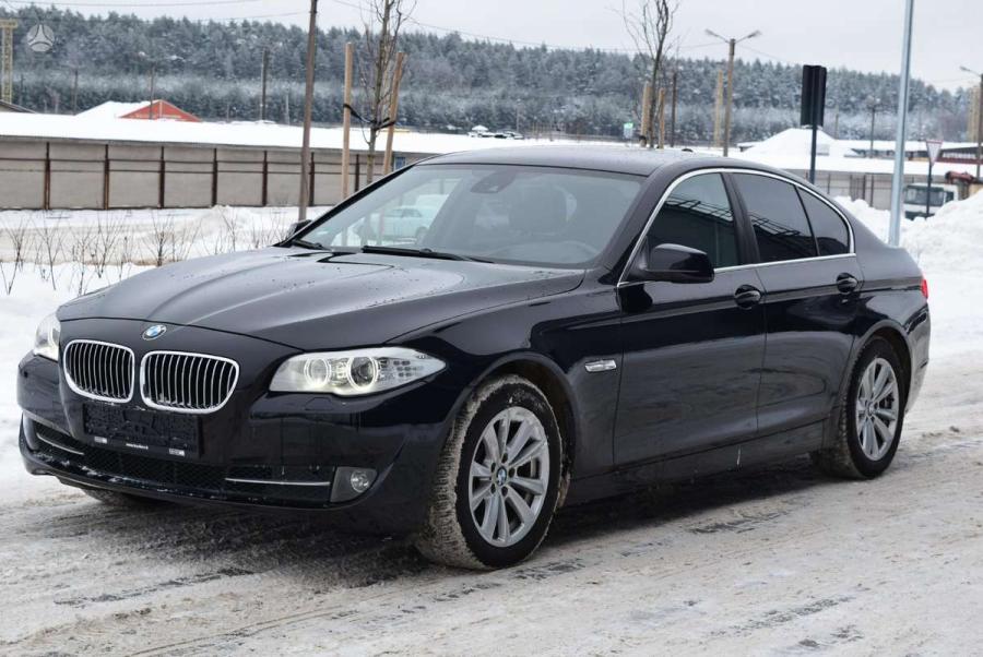 Melns BMW 525 2011 Viļņa, ar dzinēja tilpumu 2.99 L un nobraukumu 285 tūkst. km par 9000 €, foto 1 vietnē AUTOMOTO.COM.LV