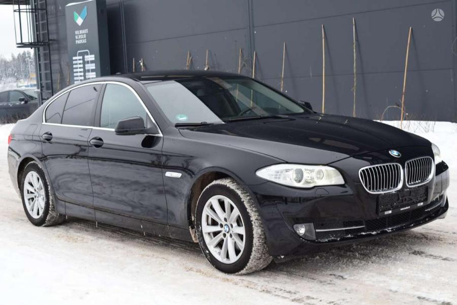 Melns BMW 525 2011 Viļņa, ar dzinēja tilpumu 2.99 L un nobraukumu 285 tūkst. km par 9000 €, foto 3 vietnē AUTOMOTO.COM.LV