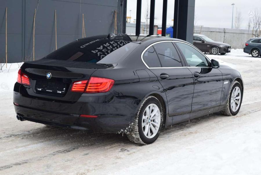 Melns BMW 525 2011 Viļņa, ar dzinēja tilpumu 2.99 L un nobraukumu 285 tūkst. km par 9000 €, foto 4 vietnē AUTOMOTO.COM.LV
