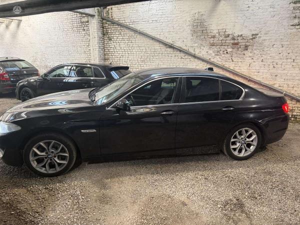 Black BMW 525 2011 in Ukmerge, with an engine capacity of 3.00 L and mileage of 310 thousand km for 5150 €, photo 2 on AUTOMOTO.COM.LV