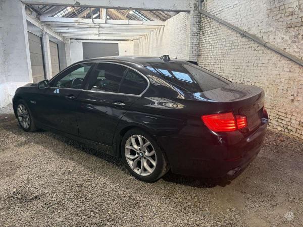 Black BMW 525 2011 in Ukmerge, with an engine capacity of 3.00 L and mileage of 310 thousand km for 5150 €, photo 5 on AUTOMOTO.COM.LV