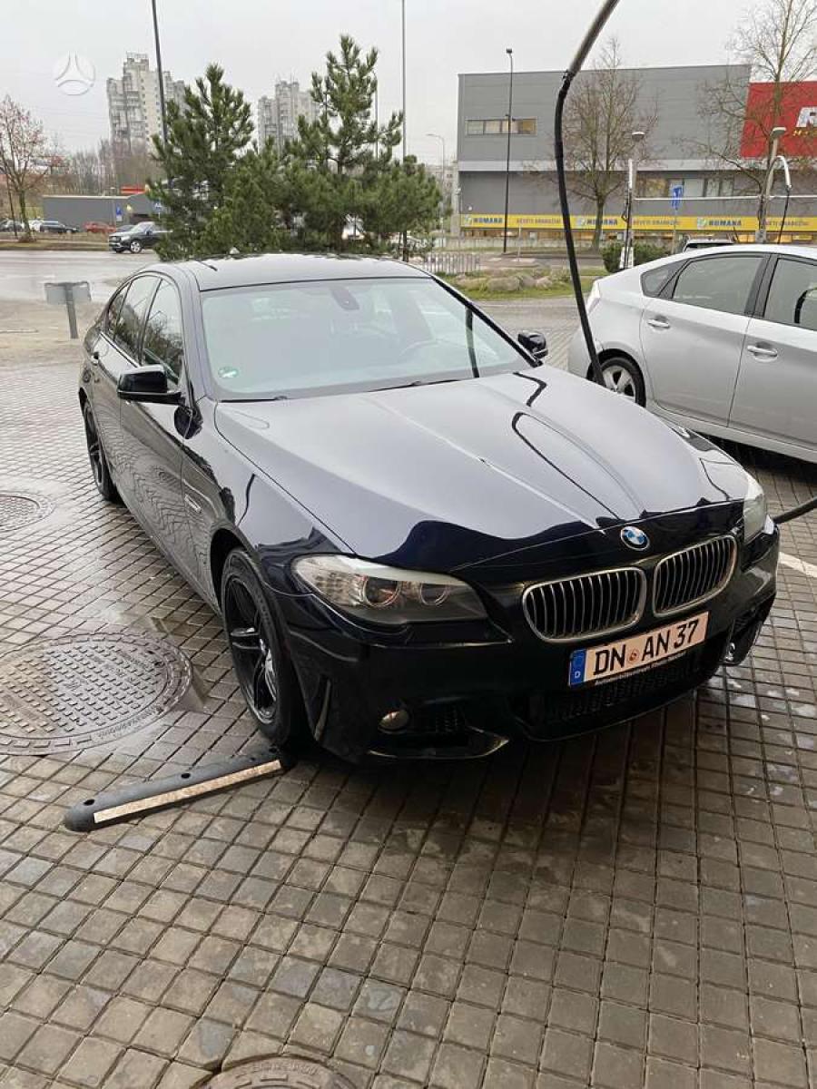 Black BMW 525 2011 in Vilnius, with an engine capacity of 0.00 L and mileage of 299 thousand km for 10990 €, photo 1 on AUTOMOTO.COM.LV