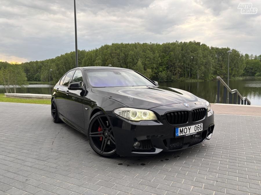 Black BMW 525 2011 in Plunge, with an engine capacity of 3.00 L and mileage of 345 thousand km for 9100 €, photo 6 on AUTOMOTO.COM.LV