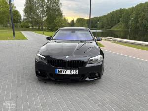 Black BMW 525 2011 in Plunge, with an engine capacity of 3.00 L and mileage of 345 thousand km for 9100 €, photo 7 on AUTOMOTO.COM.LV