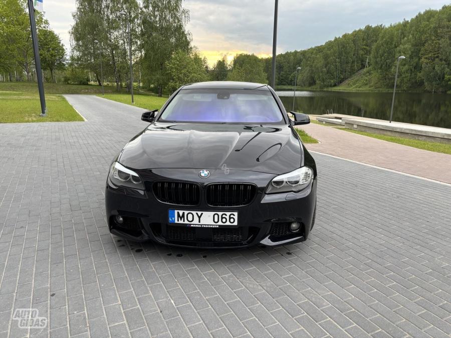Black BMW 525 2011 in Plunge, with an engine capacity of 3.00 L and mileage of 345 thousand km for 9100 €, photo 7 on AUTOMOTO.COM.LV