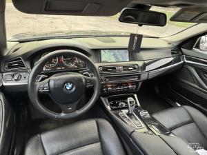 Black BMW 525 2011 in Plunge, with an engine capacity of 3.00 L and mileage of 345 thousand km for 9100 €, photo 10 on AUTOMOTO.COM.LV