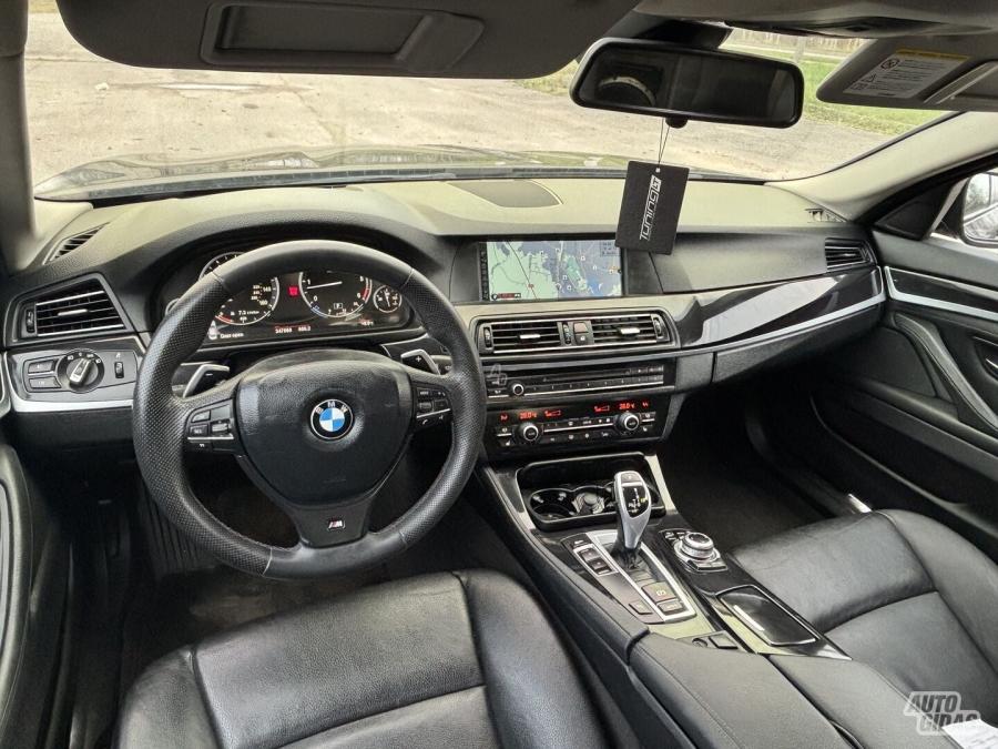 Black BMW 525 2011 in Plunge, with an engine capacity of 3.00 L and mileage of 345 thousand km for 9100 €, photo 10 on AUTOMOTO.COM.LV