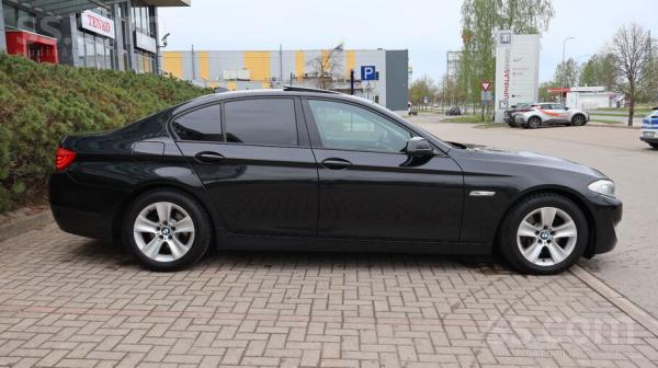 Black BMW 525 2011 in Riga, with an engine capacity of 3.00 L and mileage of 0 thousand km for 6990 €, photo 4 on AUTOMOTO.COM.LV