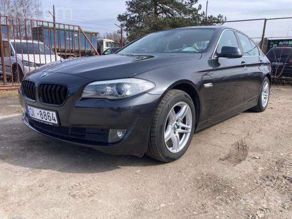 Black BMW 525 2011 in Riga, with an engine capacity of 3.00 L and mileage of 235 thousand km for 8800 €, photo 1 on AUTOMOTO.COM.LV