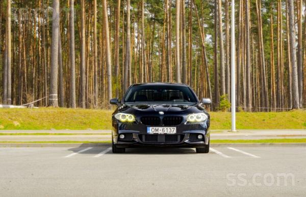 Melns BMW 525 2011 Rīga, ar dzinēja tilpumu 3.00 L un nobraukumu 326 tūkst. km par 10590 €, foto 3 vietnē AUTOMOTO.COM.LV