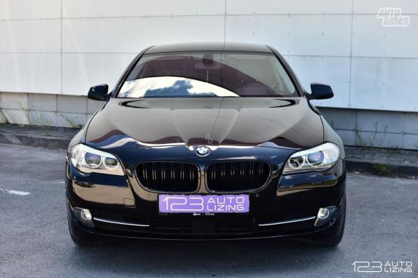 Black BMW 525 2011 in Kretinga, with an engine capacity of 2.50 L and mileage of 271 thousand km for 10450 €, photo 3 on AUTOMOTO.COM.LV