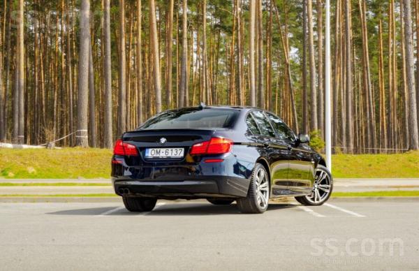 Black BMW 525 2011 in Riga, with an engine capacity of 3.00 L and mileage of 326 thousand km for 10590 €, photo 5 on AUTOMOTO.COM.LV