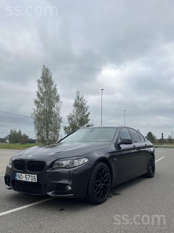 Black BMW 525 2011 in Rezekne, with an engine capacity of 3.00 L and mileage of 292 thousand km for 9200 €, photo 3 on AUTOMOTO.COM.LV
