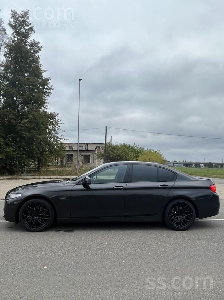 Black BMW 525 2011 in Rezekne, with an engine capacity of 3.00 L and mileage of 292 thousand km for 9200 €, photo 5 on AUTOMOTO.COM.LV