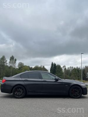 Black BMW 525 2011 in Rezekne, with an engine capacity of 3.00 L and mileage of 292 thousand km for 9200 €, photo 9 on AUTOMOTO.COM.LV