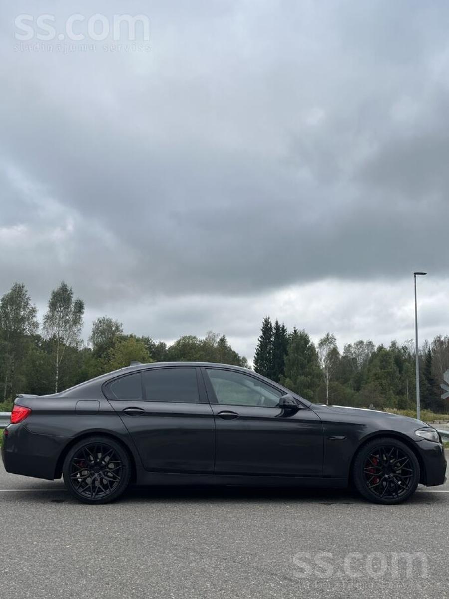 Black BMW 525 2011 in Rezekne, with an engine capacity of 3.00 L and mileage of 292 thousand km for 9200 €, photo 9 on AUTOMOTO.COM.LV
