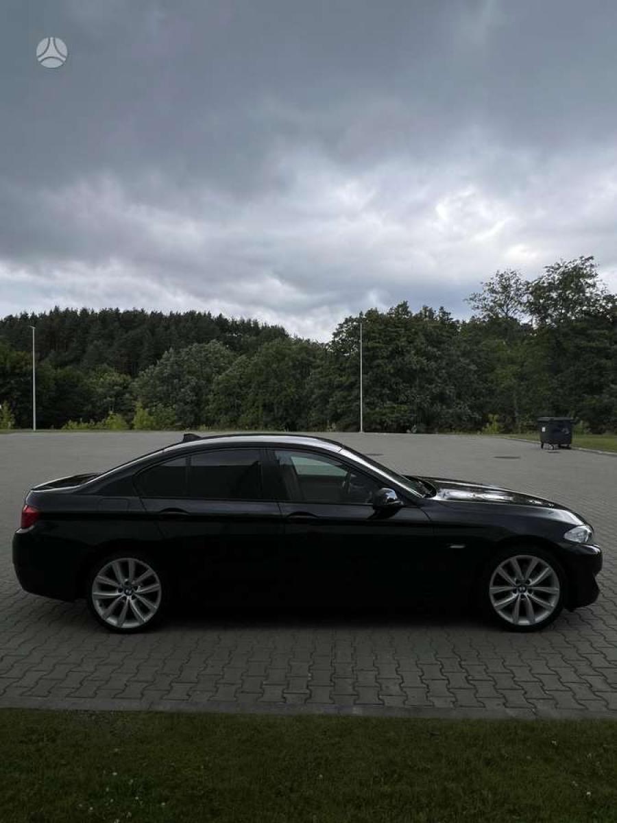 Melns BMW 525 2011 Viļņa, ar dzinēja tilpumu 2.99 L un nobraukumu 511 tūkst. km par 6400 €, foto 4 vietnē AUTOMOTO.COM.LV