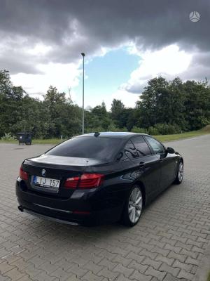 Melns BMW 525 2011 Viļņa, ar dzinēja tilpumu 2.99 L un nobraukumu 511 tūkst. km par 6400 €, foto 5 vietnē AUTOMOTO.COM.LV