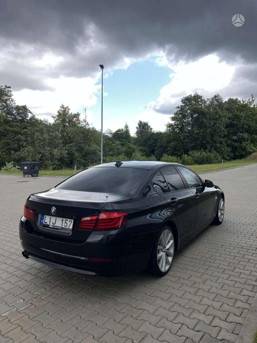 Melns BMW 525 2011 Viļņa, ar dzinēja tilpumu 2.99 L un nobraukumu 511 tūkst. km par 6400 €, foto 5 vietnē AUTOMOTO.COM.LV