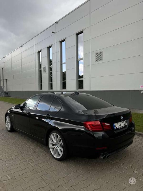 Black BMW 525 2011 in Vilnius, with an engine capacity of 2.99 L and mileage of 511 thousand km for 6400 €, photo 5 on AUTOMOTO.COM.LV