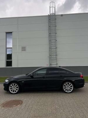 Melns BMW 525 2011 Viļņa, ar dzinēja tilpumu 2.99 L un nobraukumu 511 tūkst. km par 6400 €, foto 7 vietnē AUTOMOTO.COM.LV