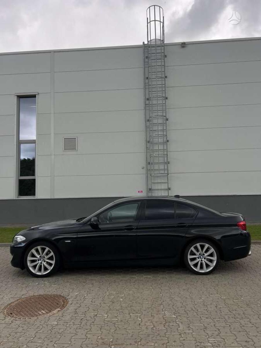 Melns BMW 525 2011 Viļņa, ar dzinēja tilpumu 2.99 L un nobraukumu 511 tūkst. km par 6400 €, foto 7 vietnē AUTOMOTO.COM.LV