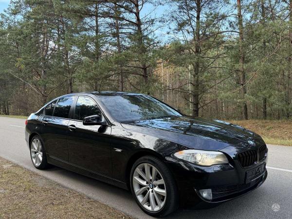 Black BMW 525 2011 in Kaunas, with an engine capacity of 2.99 L and mileage of 332 thousand km for 9500 €, photo 1 on AUTOMOTO.COM.LV