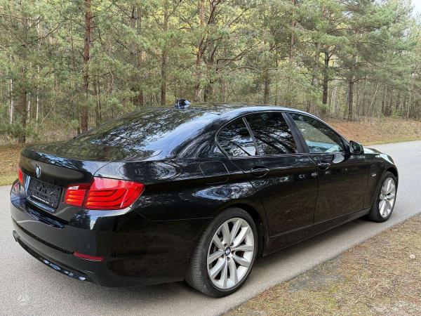 Black BMW 525 2011 in Kaunas, with an engine capacity of 2.99 L and mileage of 332 thousand km for 9500 €, photo 2 on AUTOMOTO.COM.LV