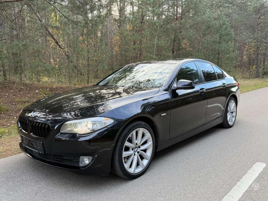 Black BMW 525 2011 in Kaunas, with an engine capacity of 2.99 L and mileage of 332 thousand km for 9500 €, photo 6 on AUTOMOTO.COM.LV