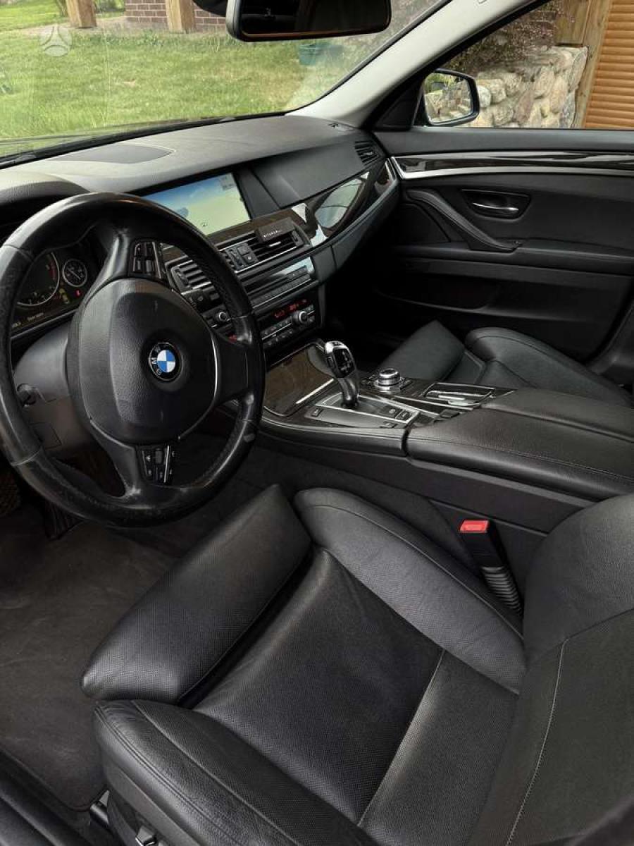 Black BMW 525 2011 in Kaunas, with an engine capacity of 2.99 L and mileage of 332 thousand km for 9500 €, photo 7 on AUTOMOTO.COM.LV
