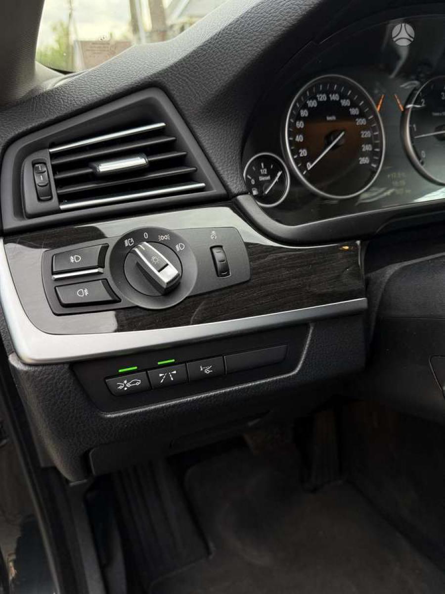 Black BMW 525 2011 in Kaunas, with an engine capacity of 2.99 L and mileage of 332 thousand km for 9500 €, photo 8 on AUTOMOTO.COM.LV