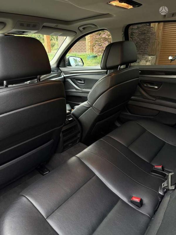 Black BMW 525 2011 in Kaunas, with an engine capacity of 2.99 L and mileage of 332 thousand km for 9500 €, photo 9 on AUTOMOTO.COM.LV