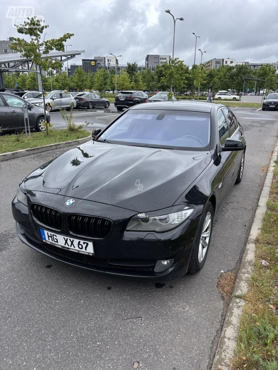 Black BMW 525 2011 in Vilnius, with an engine capacity of 3.00 L and mileage of 264 thousand km for 7850 €, photo 3 on AUTOMOTO.COM.LV