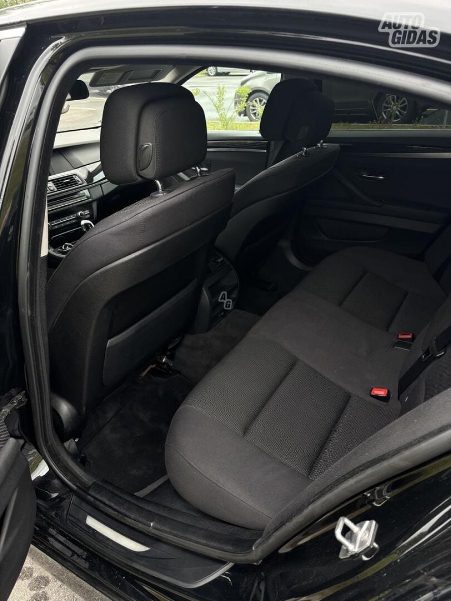 Black BMW 525 2011 in Vilnius, with an engine capacity of 3.00 L and mileage of 264 thousand km for 7850 €, photo 15 on AUTOMOTO.COM.LV