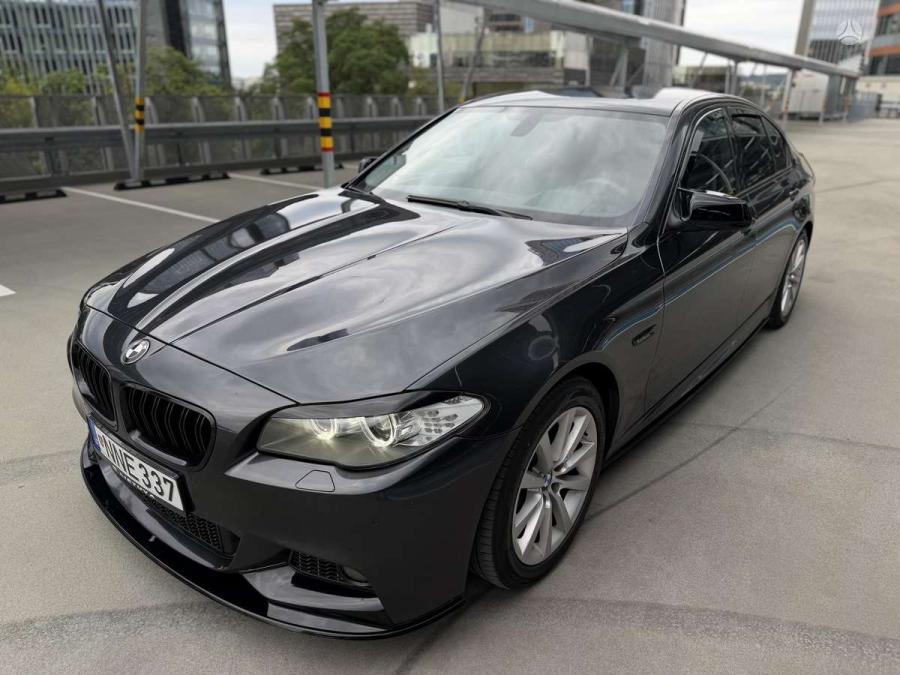 Black BMW 525 2011 in Vilnius, with an engine capacity of 2.99 L and mileage of 350 thousand km for 9999 €, photo 4 on AUTOMOTO.COM.LV