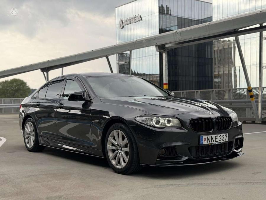 Black BMW 525 2011 in Vilnius, with an engine capacity of 2.99 L and mileage of 350 thousand km for 9999 €, photo 9 on AUTOMOTO.COM.LV