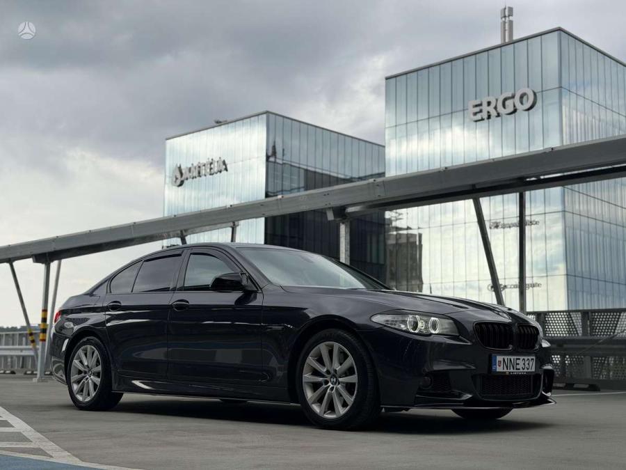 Black BMW 525 2011 in Vilnius, with an engine capacity of 2.99 L and mileage of 350 thousand km for 9999 €, photo 10 on AUTOMOTO.COM.LV