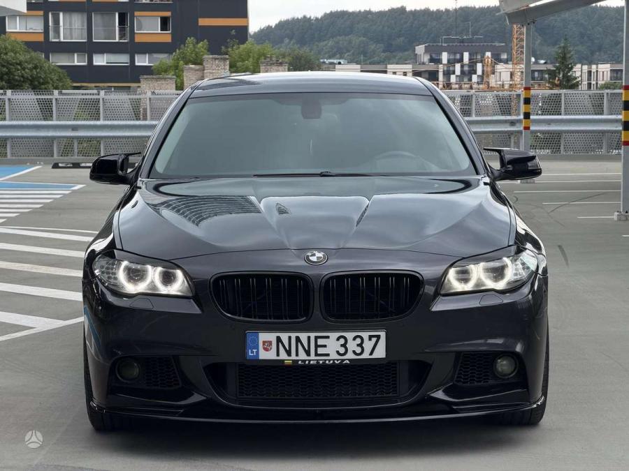 Black BMW 525 2011 in Vilnius, with an engine capacity of 2.99 L and mileage of 350 thousand km for 9999 €, photo 13 on AUTOMOTO.COM.LV